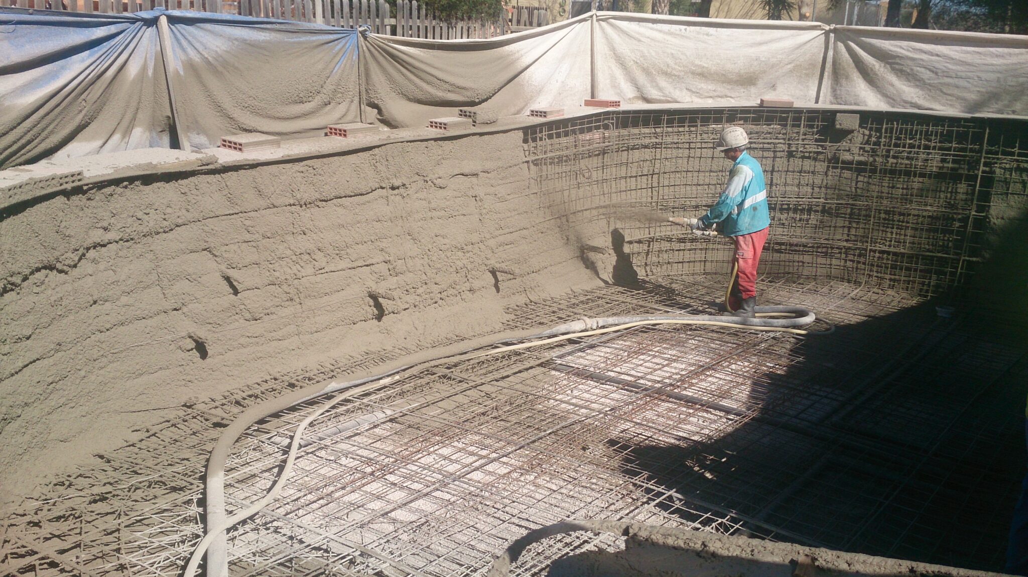 Proyectado de muros, talud y piscinas en Murcia